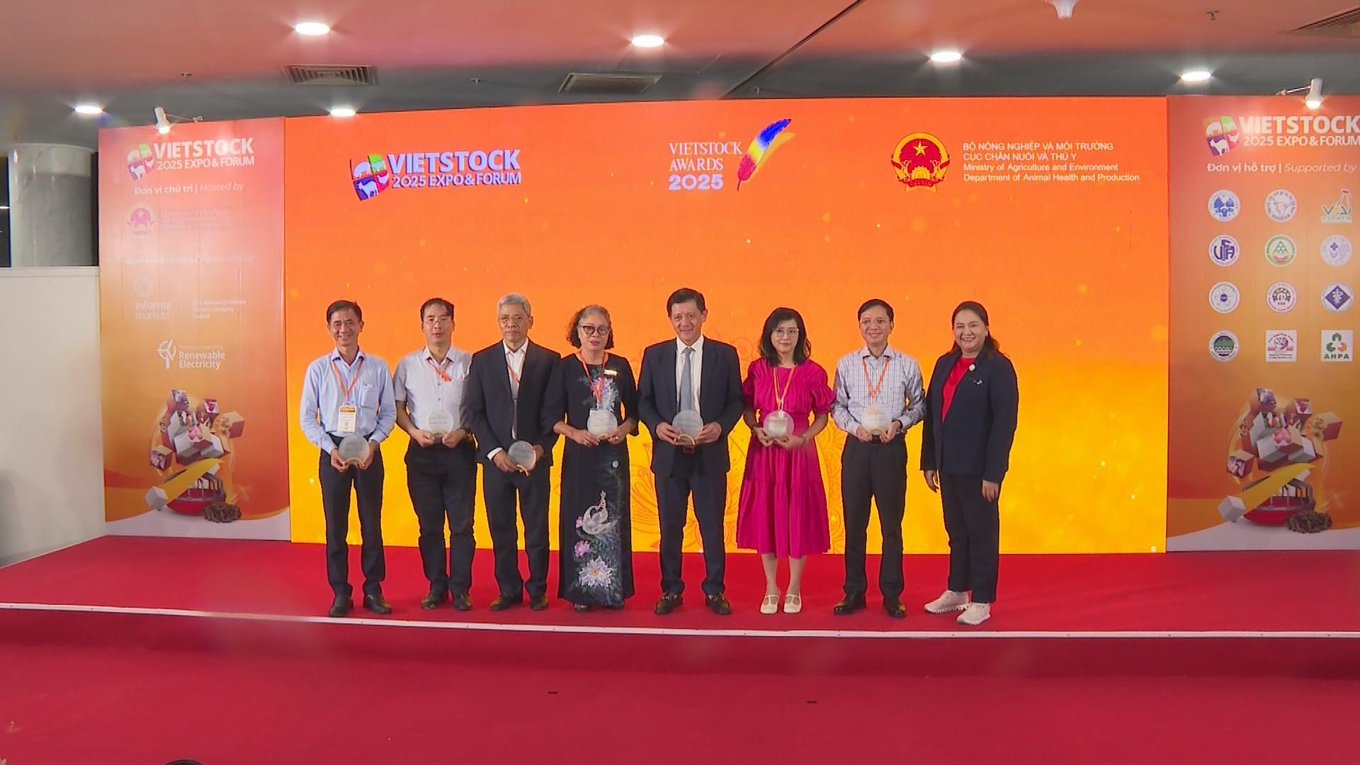 Announcing the results of Vietstock Awards 2025 - Honoring typical ...