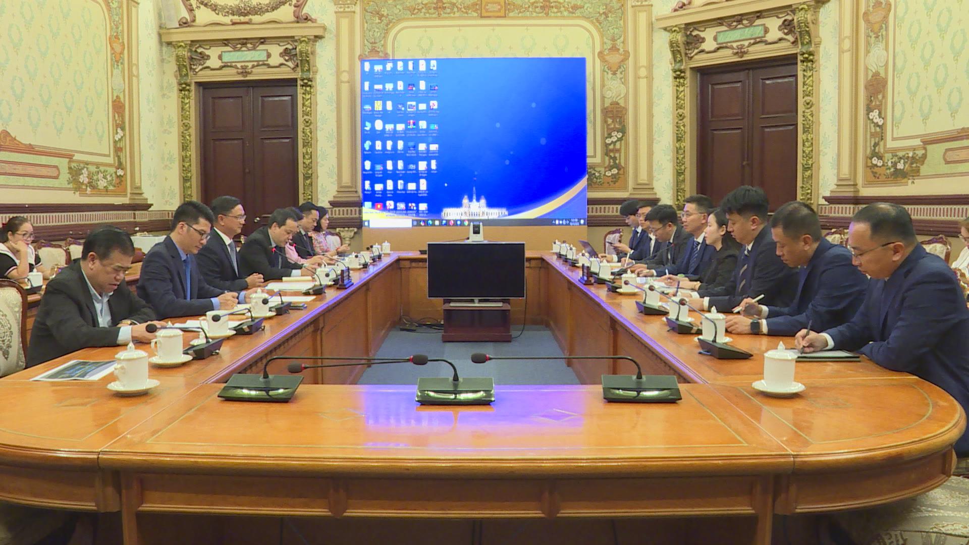 BOE expands investment of 300 million USD, Ho Chi Minh City commits to ...