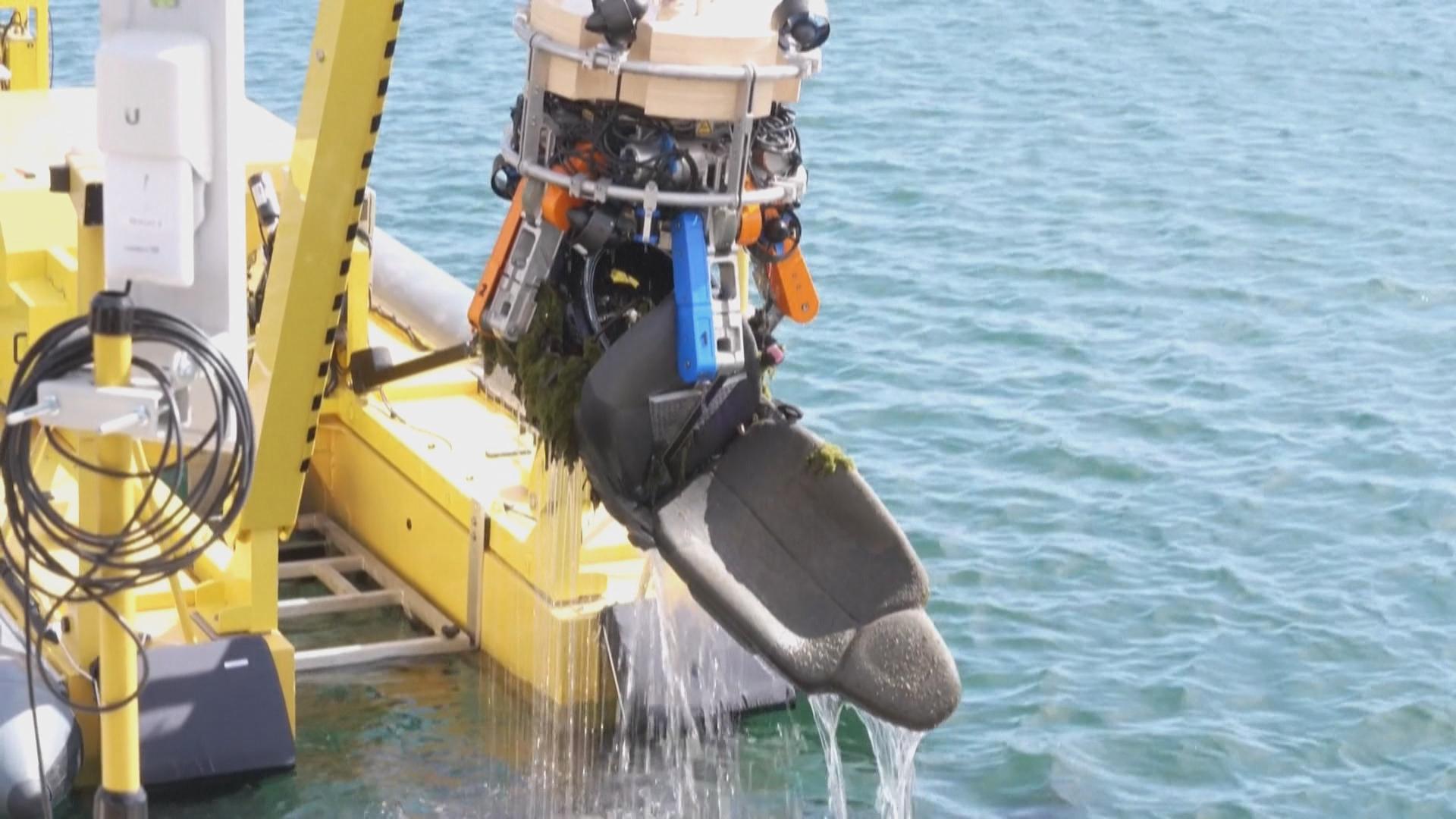Đức Thử nghiệm robot dọn rác đáy biển