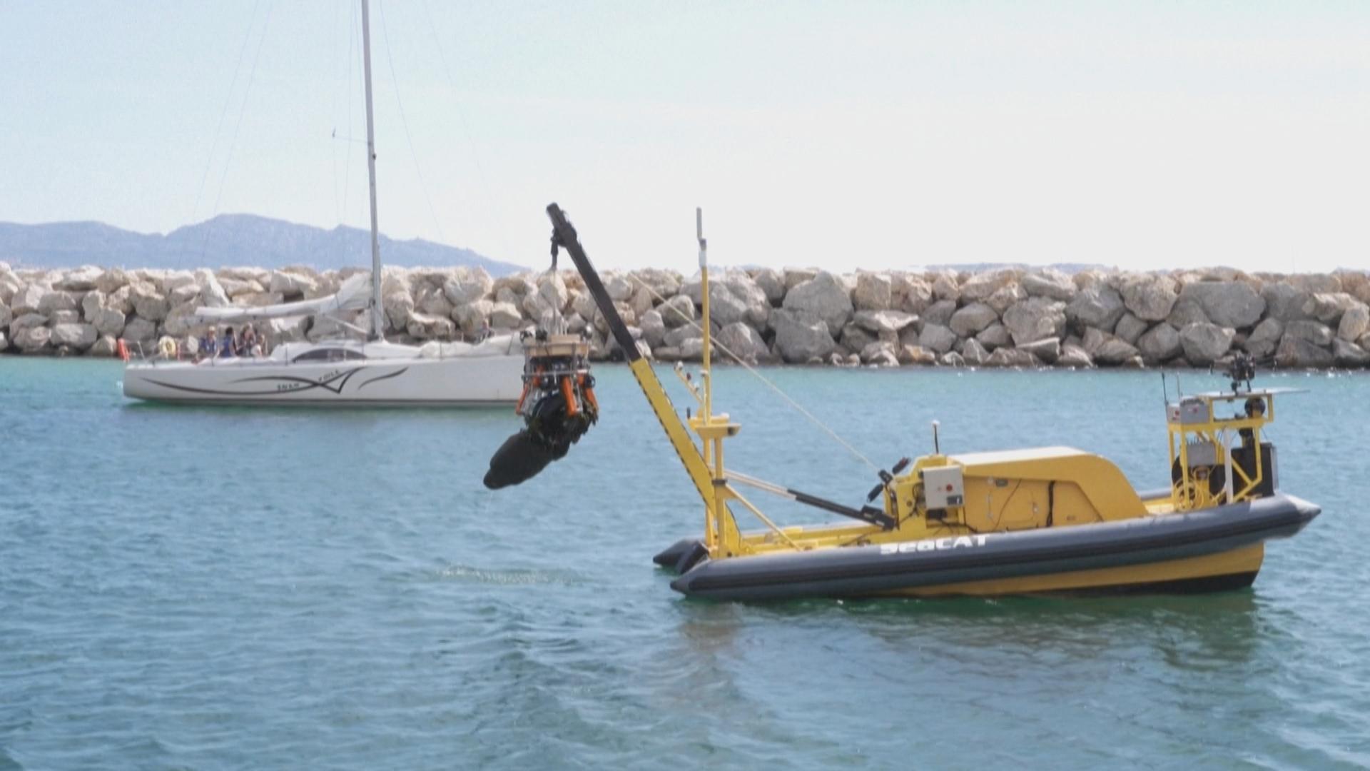 Đức Thử nghiệm robot dọn rác đáy biển