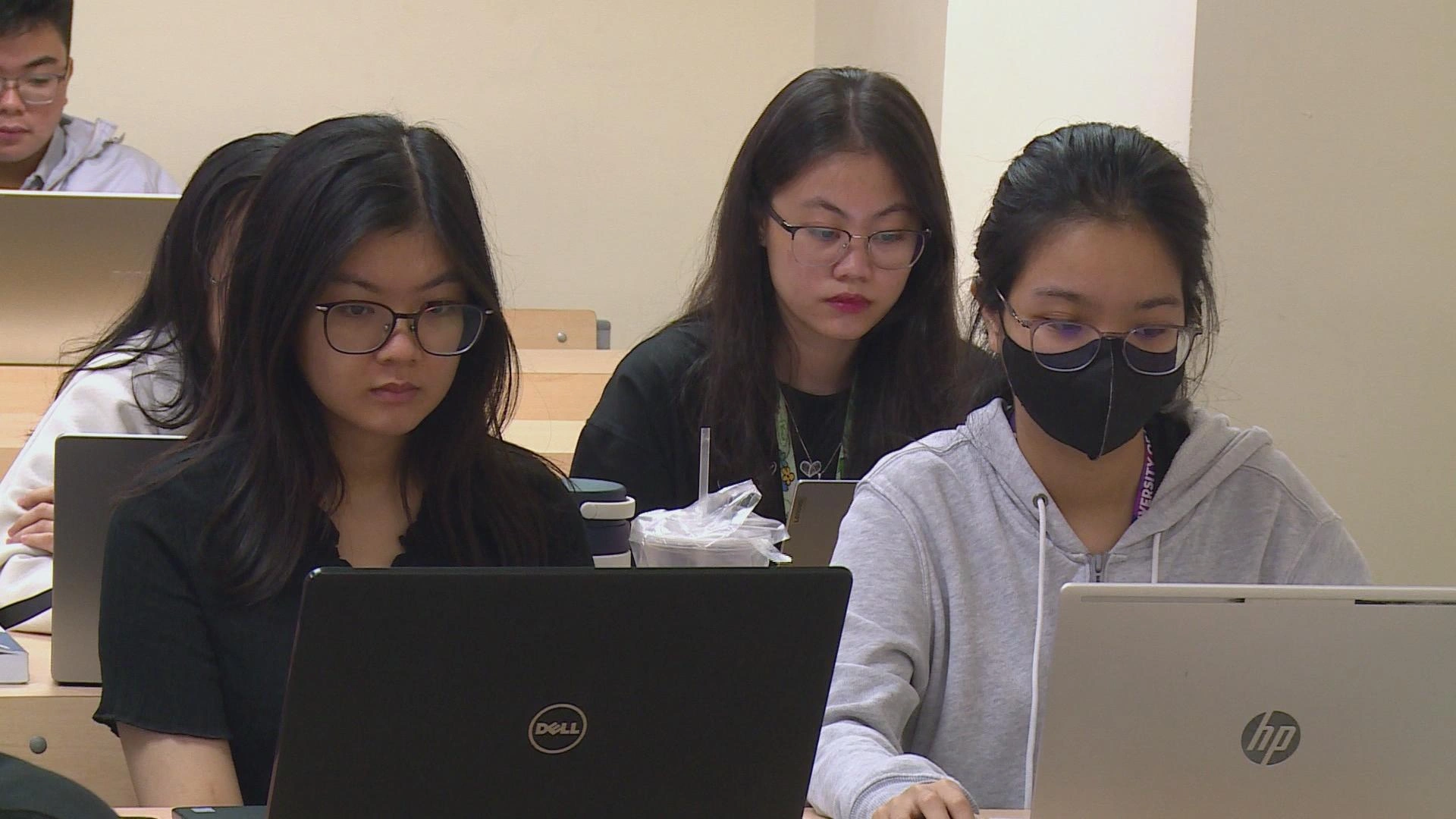 Hơn 300 học sinh trải nghiệm một ngày làm sinh viên Trường Đại học Luật ...