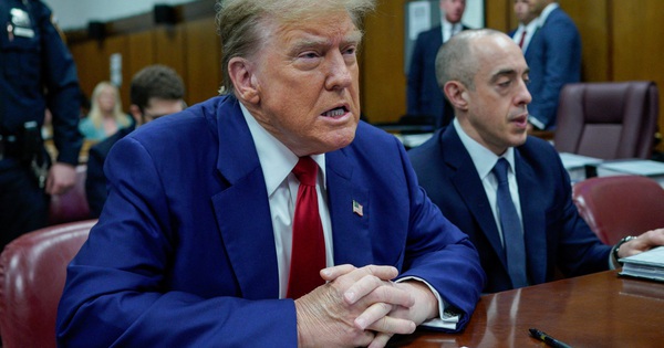 Cựu tổng thống Mỹ bị phạt tiền vì "vạ miệng"